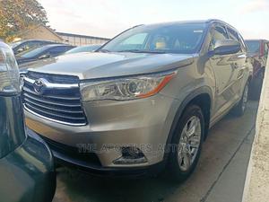Toyota Highlander 2015 Gold in Apapa - Cars, The Apostle | Jiji.ng